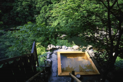 "This is Japan," a hot spring with a breathtaking views made possible ...